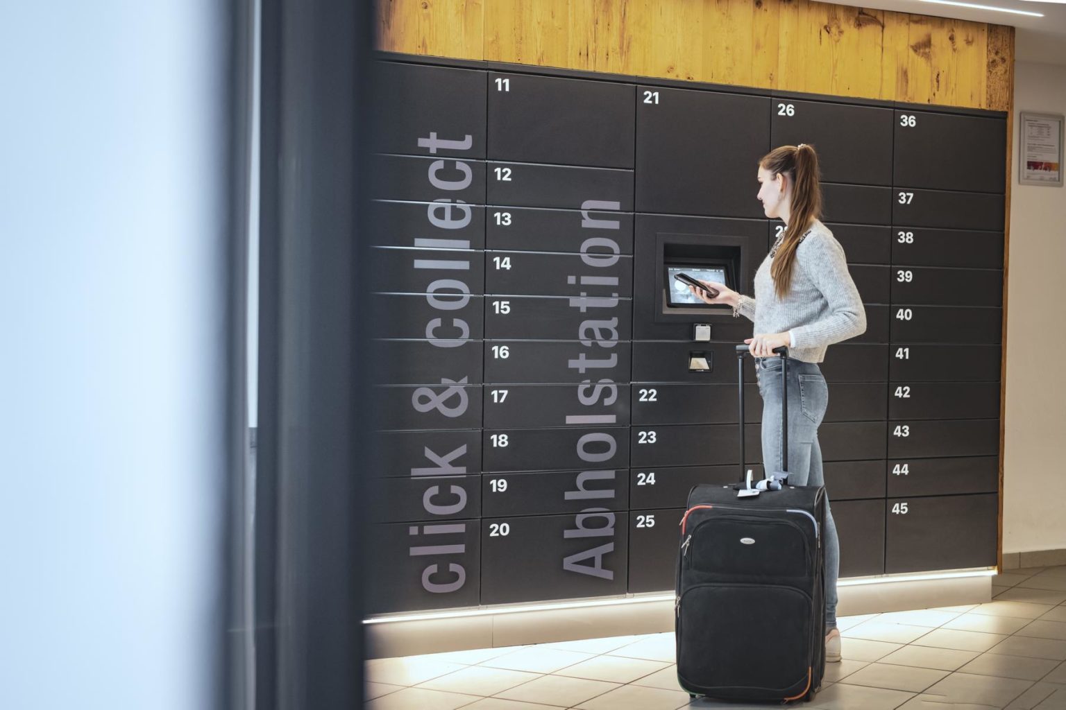 Rental lockers for hotel and tourism businesses